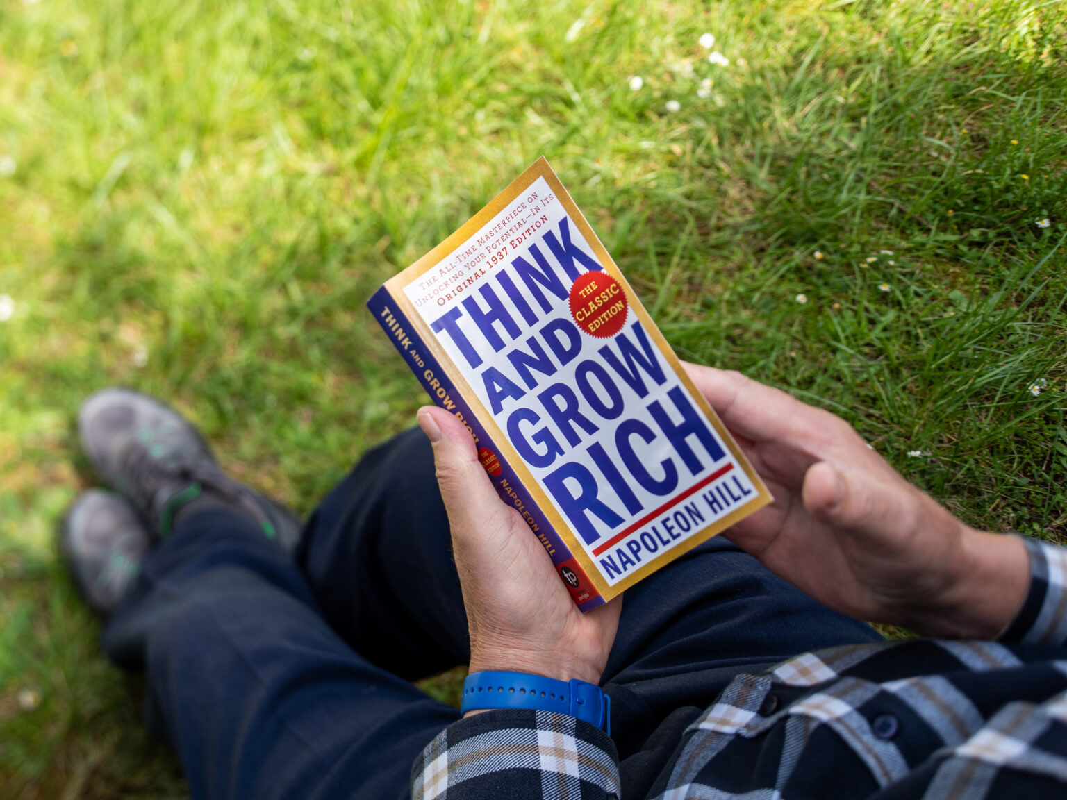 Dvanaest knjiga koje samouki milioneri preporučuju - Forbes