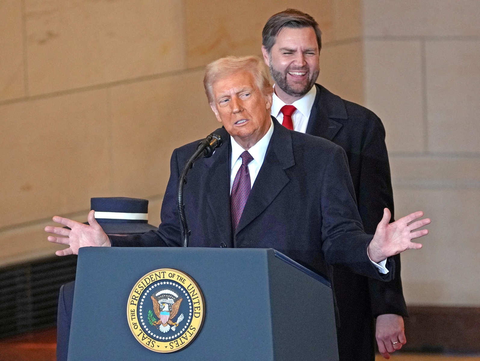 Tramp ipak nije zaradio desetine milijardi dolara na svom $Trump tokenu ...